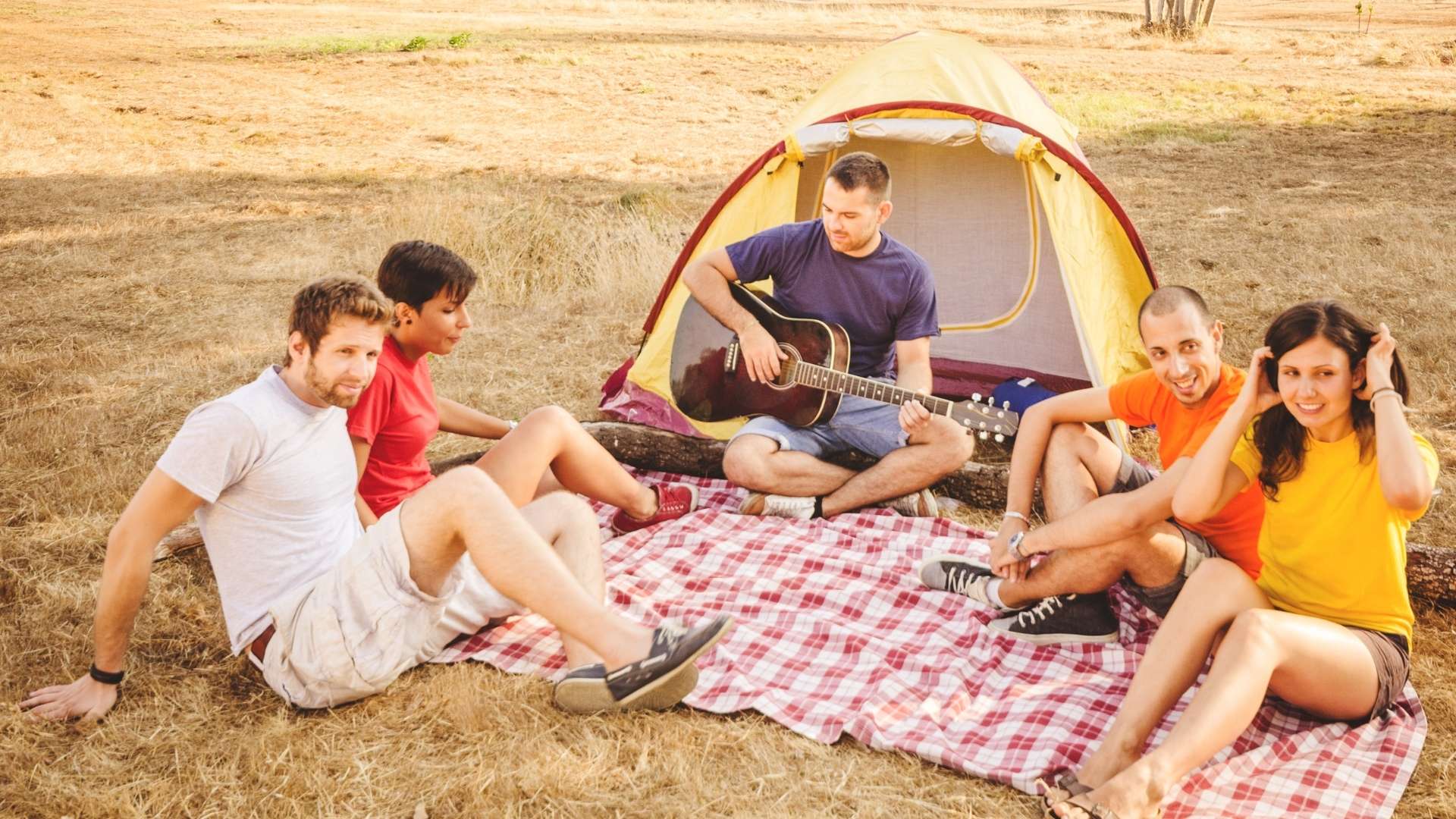 Fun Summer Camping Activities to Do in The Night and Day